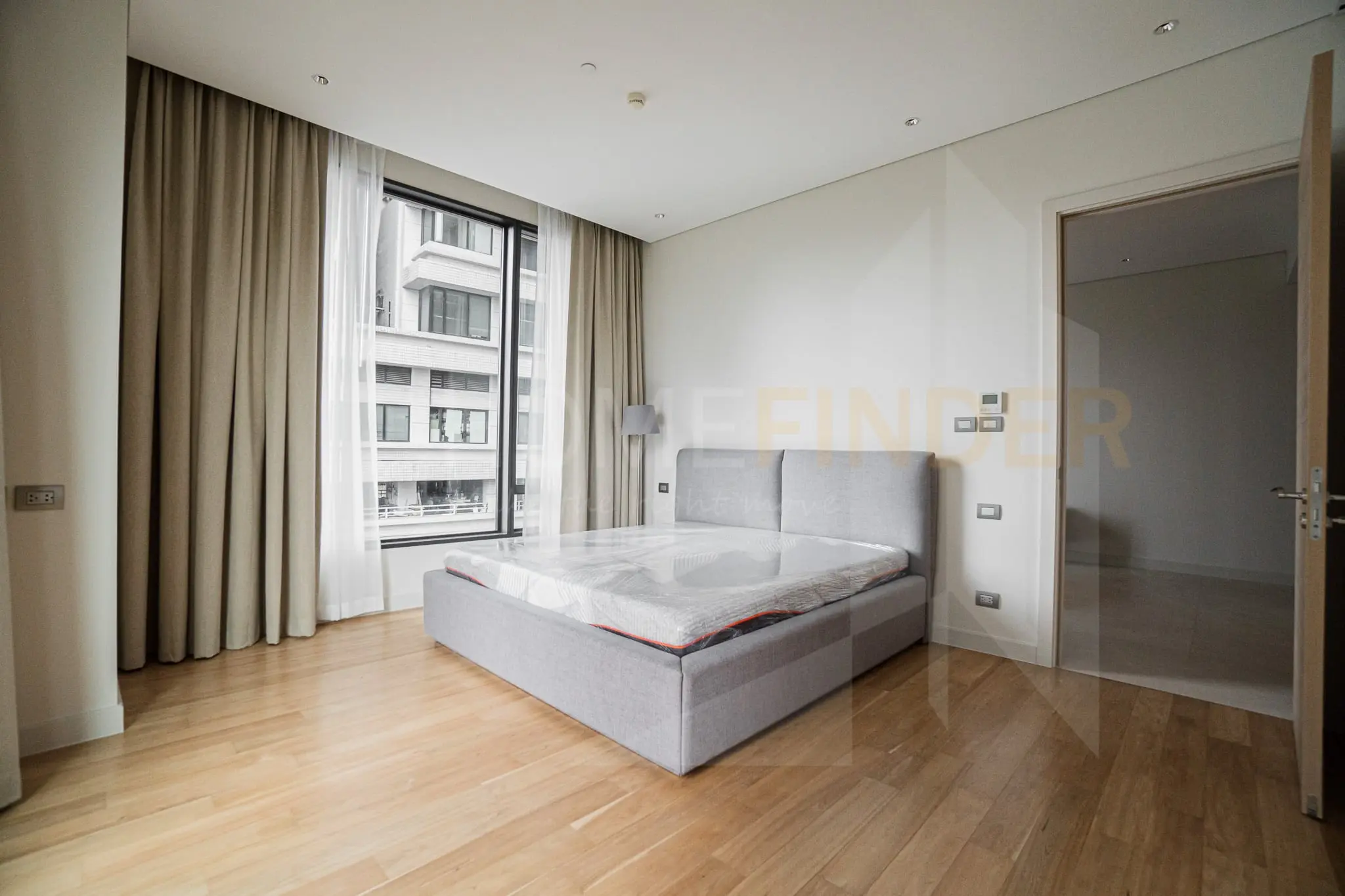 Sindhorn Residence | Home Finder Bangkok